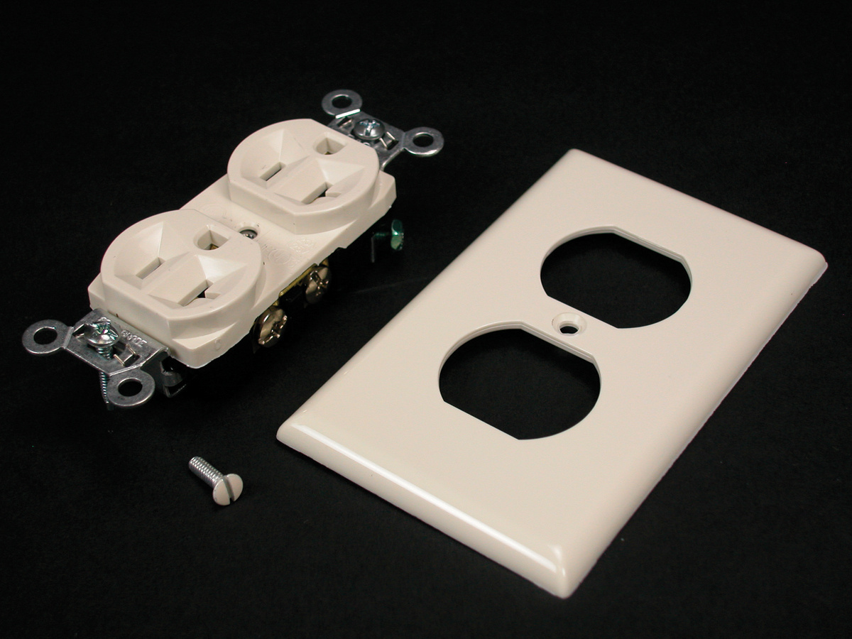3000 ColorMatch Ivory Duplex Receptacle and Plate Fitting | Perimeter ...